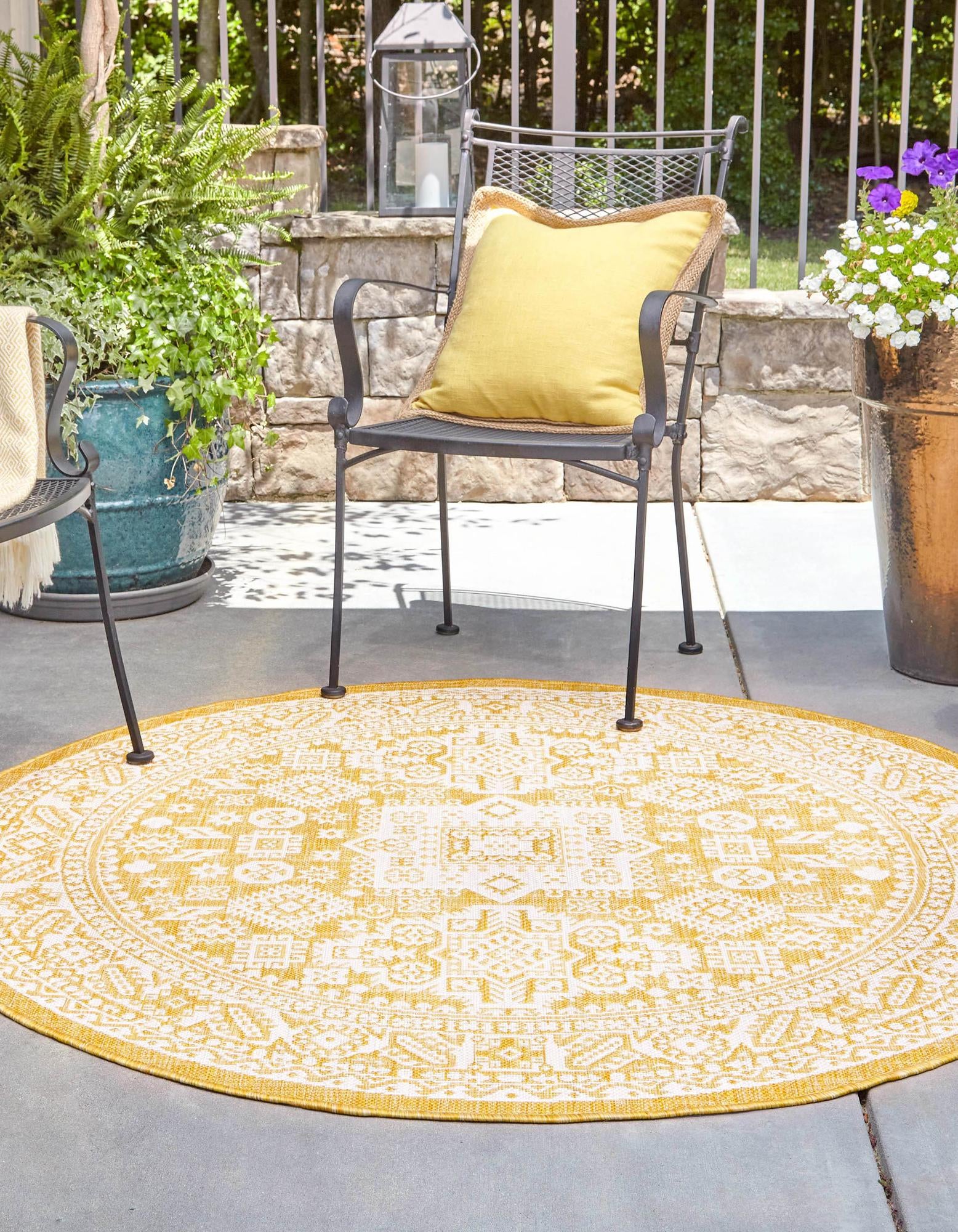 Yellow 7' 10 x 7' 10 Aztec Indoor / Outdoor Round Rug | Rugs.com